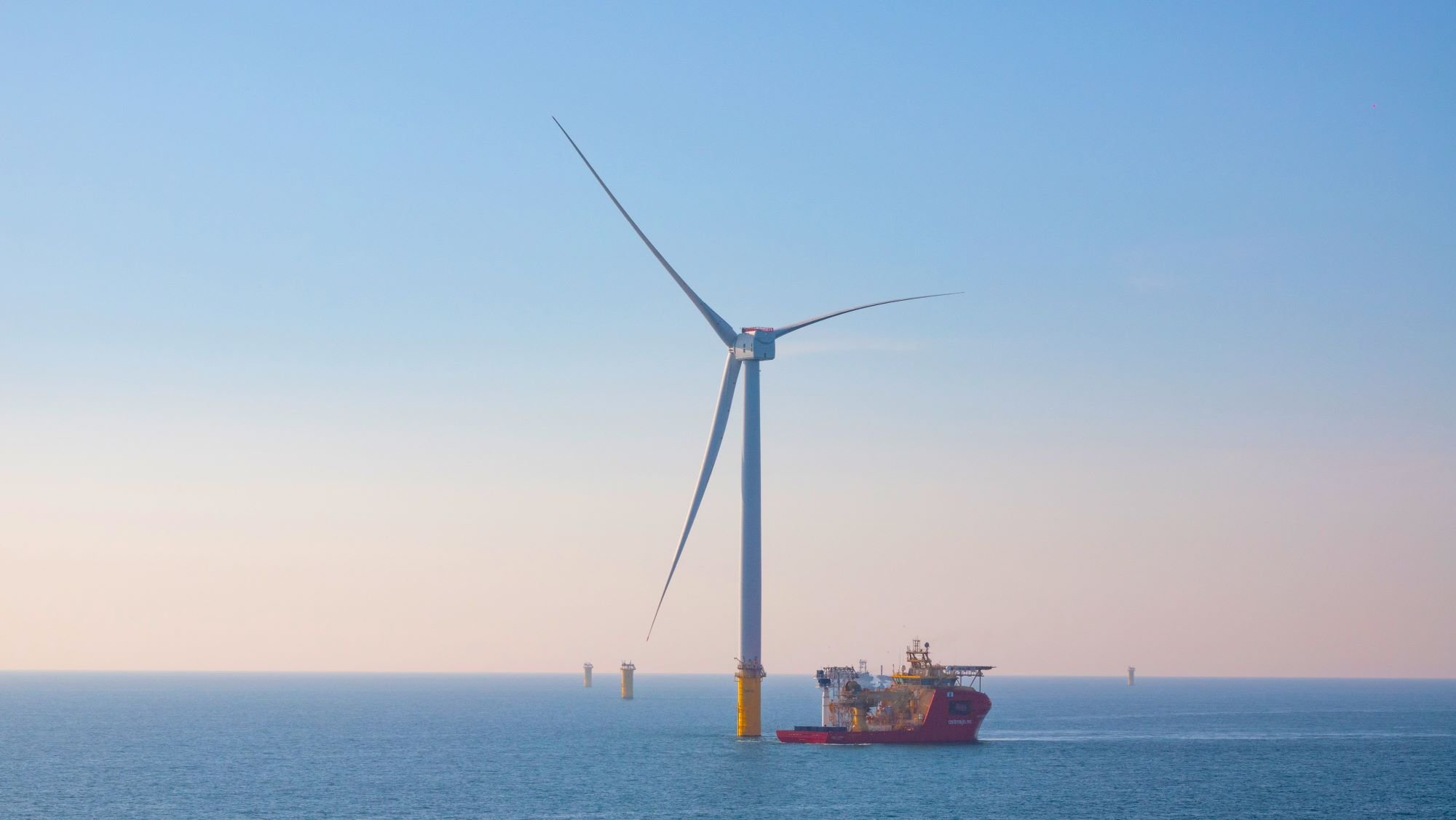 World’s largest offshore wind farm produces power for the first time - HitecVision